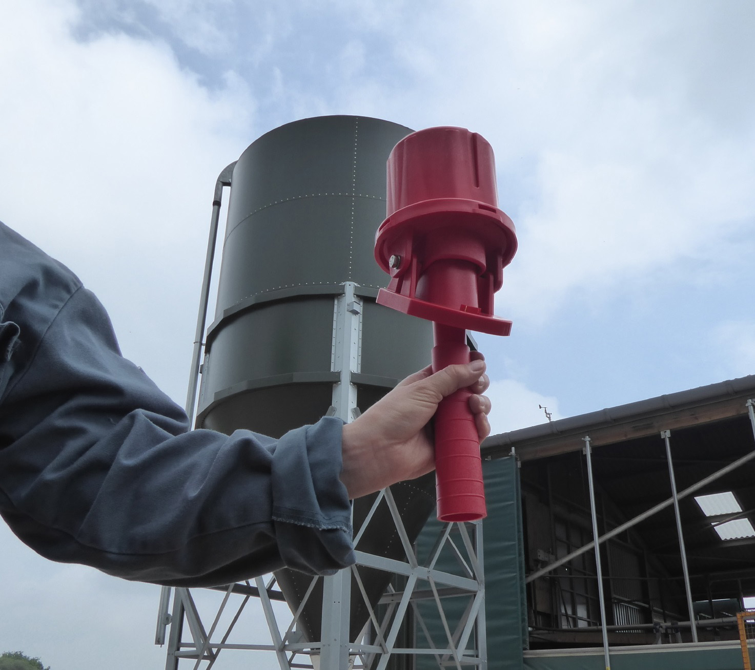 New sensor checks bin feed levels remotely - Poultry News